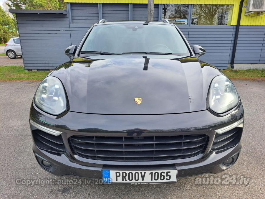 Black Porsche Cayenne 2015 in Tallinn, with an engine capacity of 3.00 L and mileage of 337 thousand km for 19990 €, photo 3 on AUTOMOTO.COM.LV