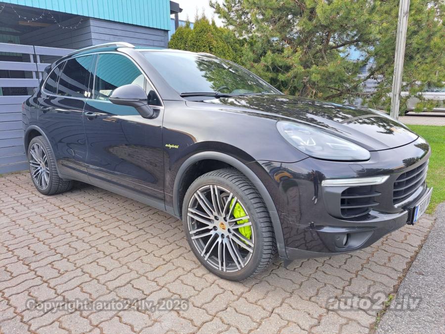 Black Porsche Cayenne 2015 in Tallinn, with an engine capacity of 3.00 L and mileage of 337 thousand km for 19990 €, photo 4 on AUTOMOTO.COM.LV