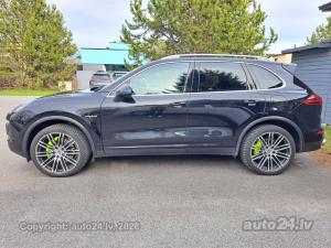 Black Porsche Cayenne 2015 in Tallinn, with an engine capacity of 3.00 L and mileage of 337 thousand km for 19990 €, photo 5 on AUTOMOTO.COM.LV