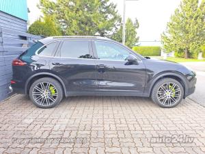 Black Porsche Cayenne 2015 in Tallinn, with an engine capacity of 3.00 L and mileage of 337 thousand km for 19990 €, photo 6 on AUTOMOTO.COM.LV