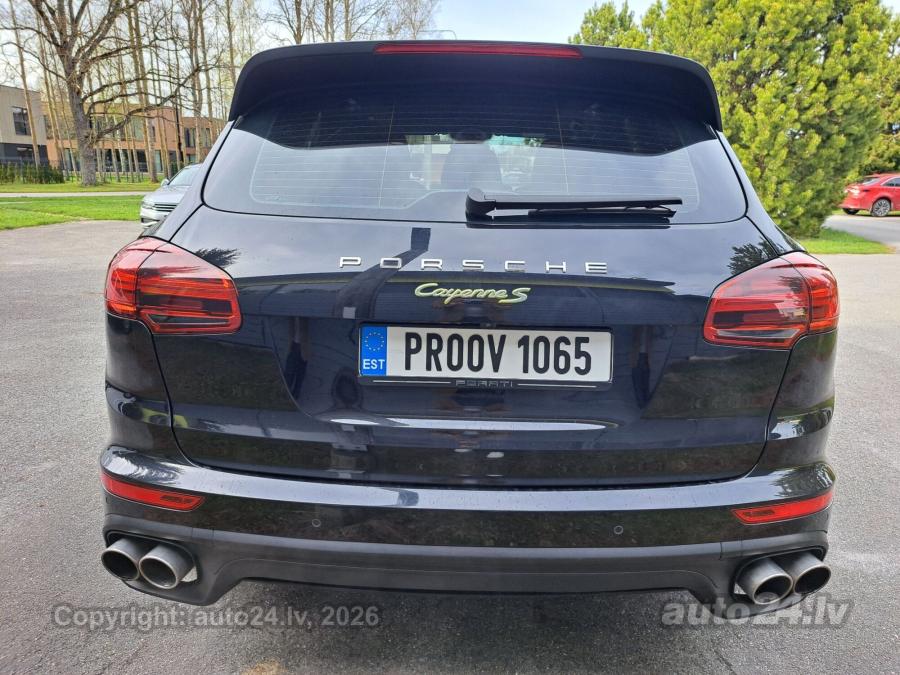 Black Porsche Cayenne 2015 in Tallinn, with an engine capacity of 3.00 L and mileage of 337 thousand km for 19990 €, photo 8 on AUTOMOTO.COM.LV