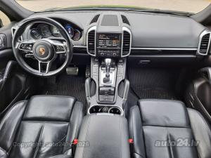 Black Porsche Cayenne 2015 in Tallinn, with an engine capacity of 3.00 L and mileage of 337 thousand km for 19990 €, photo 10 on AUTOMOTO.COM.LV