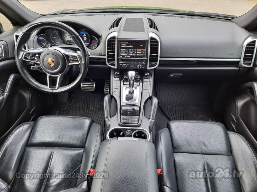 Black Porsche Cayenne 2015 in Tallinn, with an engine capacity of 3.00 L and mileage of 337 thousand km for 19990 €, photo 10 on AUTOMOTO.COM.LV