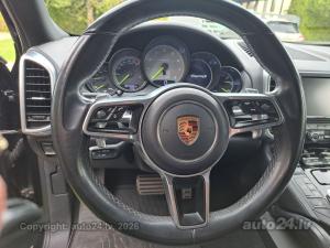 Black Porsche Cayenne 2015 in Tallinn, with an engine capacity of 3.00 L and mileage of 337 thousand km for 19990 €, photo 11 on AUTOMOTO.COM.LV