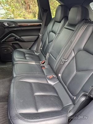 Black Porsche Cayenne 2015 in Tallinn, with an engine capacity of 3.00 L and mileage of 337 thousand km for 19990 €, photo 15 on AUTOMOTO.COM.LV