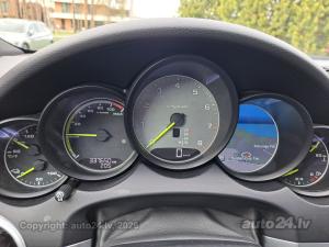 Black Porsche Cayenne 2015 in Tallinn, with an engine capacity of 3.00 L and mileage of 337 thousand km for 19990 €, photo 19 on AUTOMOTO.COM.LV