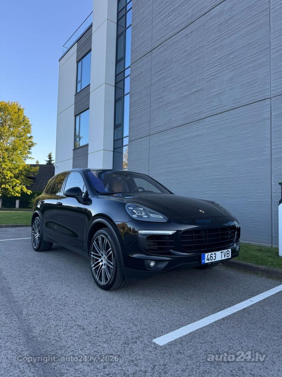 Melns Porsche Cayenne 2015 Tallina, ar dzinēja tilpumu 3.00 L un nobraukumu 229 tūkst. km par 24999 €, foto 1 vietnē AUTOMOTO.COM.LV