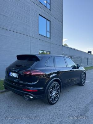 Melns Porsche Cayenne 2015 Tallina, ar dzinēja tilpumu 3.00 L un nobraukumu 229 tūkst. km par 24999 €, foto 4 vietnē AUTOMOTO.COM.LV