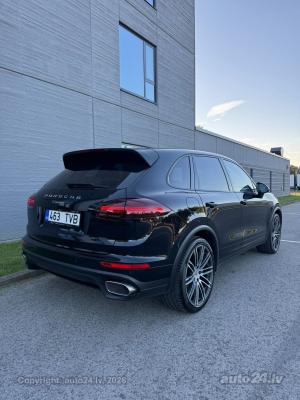Melns Porsche Cayenne 2015 Tallina, ar dzinēja tilpumu 3.00 L un nobraukumu 229 tūkst. km par 24999 €, foto 5 vietnē AUTOMOTO.COM.LV