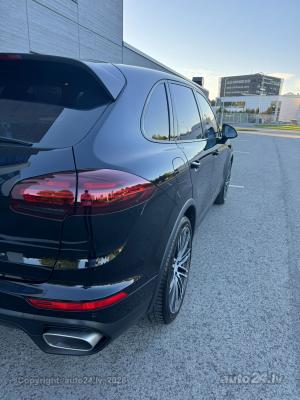 Melns Porsche Cayenne 2015 Tallina, ar dzinēja tilpumu 3.00 L un nobraukumu 229 tūkst. km par 24999 €, foto 6 vietnē AUTOMOTO.COM.LV
