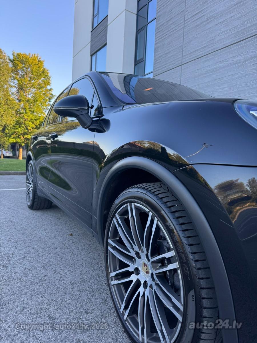 Melns Porsche Cayenne 2015 Tallina, ar dzinēja tilpumu 3.00 L un nobraukumu 229 tūkst. km par 24999 €, foto 7 vietnē AUTOMOTO.COM.LV