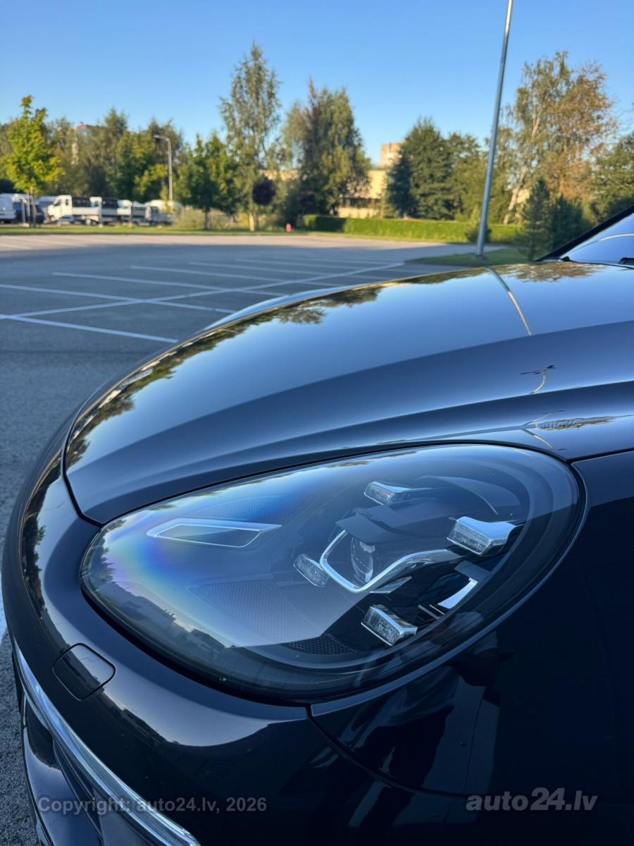 Melns Porsche Cayenne 2015 Tallina, ar dzinēja tilpumu 3.00 L un nobraukumu 229 tūkst. km par 24999 €, foto 9 vietnē AUTOMOTO.COM.LV
