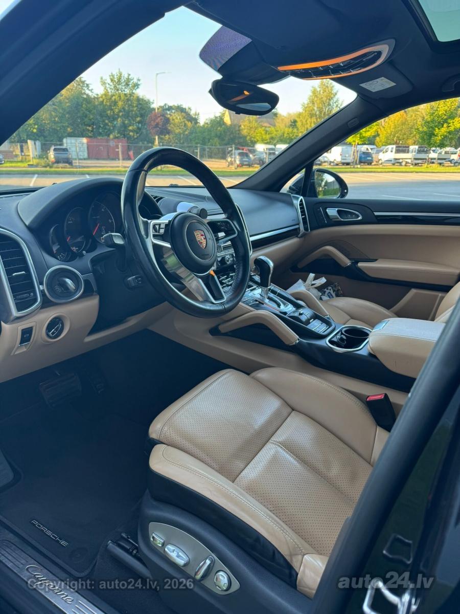 Melns Porsche Cayenne 2015 Tallina, ar dzinēja tilpumu 3.00 L un nobraukumu 229 tūkst. km par 24999 €, foto 12 vietnē AUTOMOTO.COM.LV