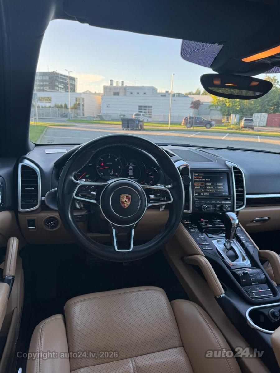 Melns Porsche Cayenne 2015 Tallina, ar dzinēja tilpumu 3.00 L un nobraukumu 229 tūkst. km par 24999 €, foto 13 vietnē AUTOMOTO.COM.LV