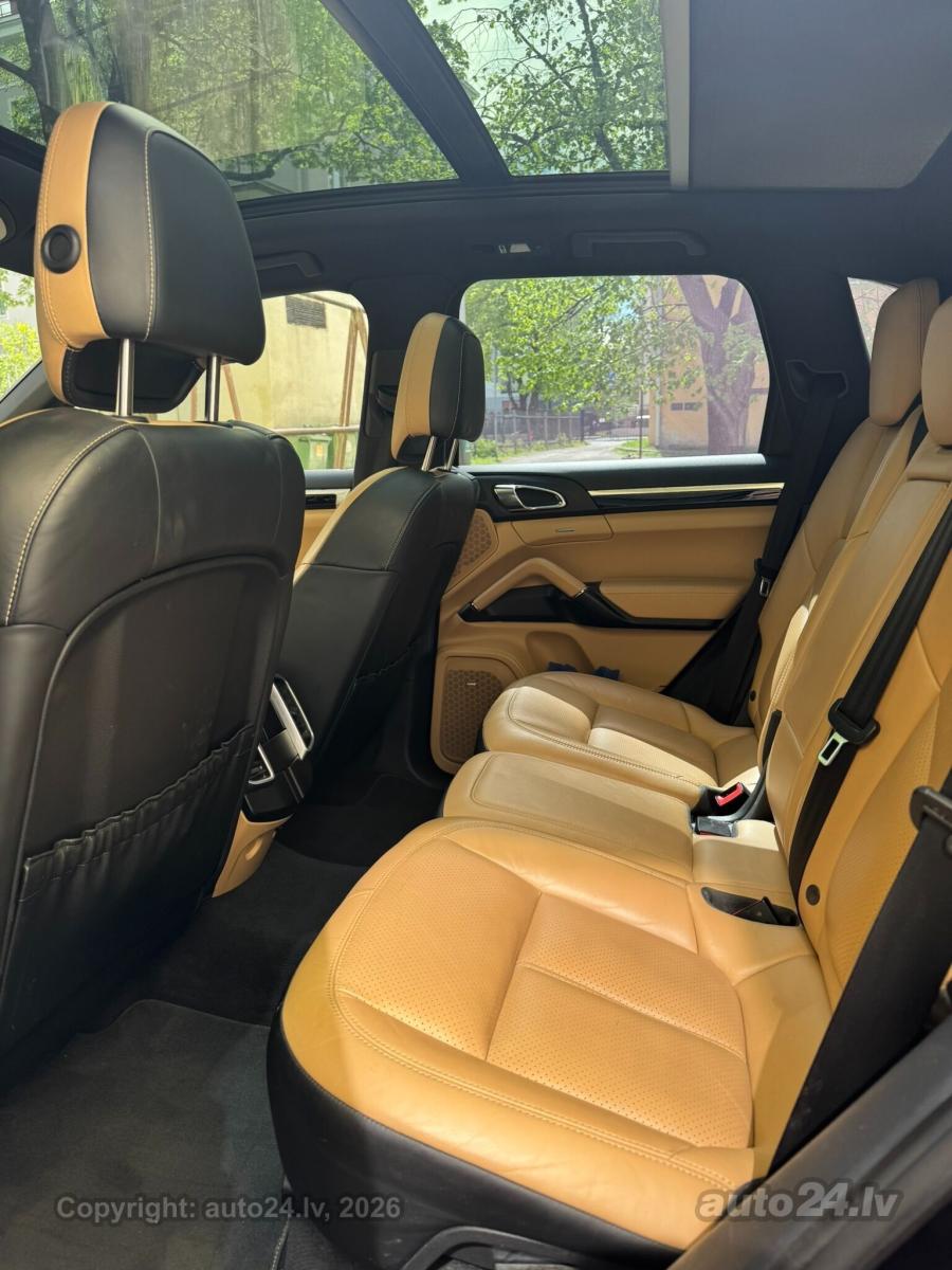 Melns Porsche Cayenne 2015 Tallina, ar dzinēja tilpumu 3.00 L un nobraukumu 229 tūkst. km par 24999 €, foto 14 vietnē AUTOMOTO.COM.LV