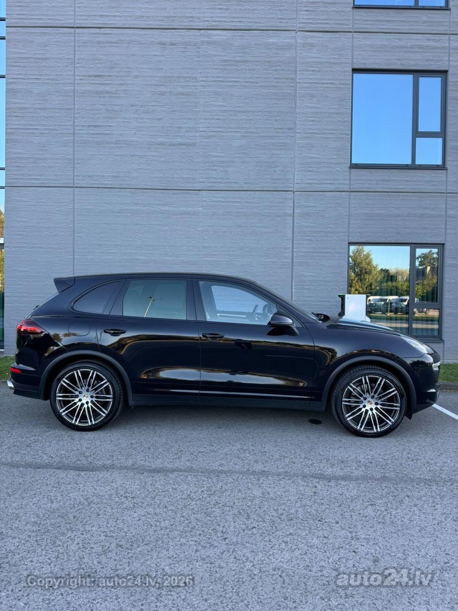 Melns Porsche Cayenne 2015 Tallina, ar dzinēja tilpumu 3.00 L un nobraukumu 229 tūkst. km par 24999 €, foto 15 vietnē AUTOMOTO.COM.LV