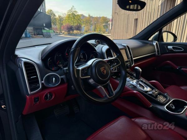 Black Porsche Cayenne 2016 in Riga, with an engine capacity of 3.00 L and mileage of 223 thousand km for 26600 €, photo 11 on AUTOMOTO.COM.LV
