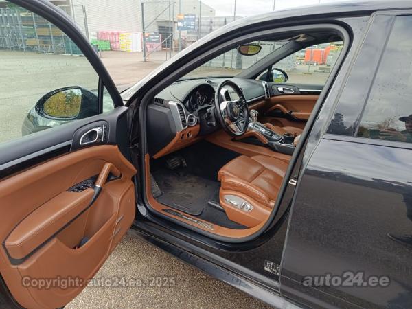Black Porsche Cayenne 2017 in Tallinn, with an engine capacity of 3.00 L and mileage of 182 thousand km for 32999 €, photo 11 on AUTOMOTO.COM.LV