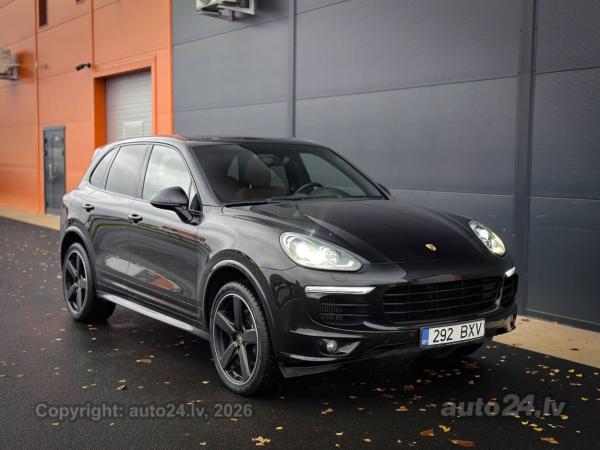 Melns Porsche Cayenne 2017 Kuresāre, ar dzinēja tilpumu 3.00 L un nobraukumu 183 tūkst. km par 28500 €, foto 5 vietnē AUTOMOTO.COM.LV