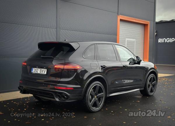 Melns Porsche Cayenne 2017 Kuresāre, ar dzinēja tilpumu 3.00 L un nobraukumu 183 tūkst. km par 28500 €, foto 7 vietnē AUTOMOTO.COM.LV
