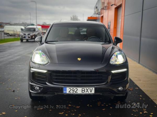 Melns Porsche Cayenne 2017 Kuresāre, ar dzinēja tilpumu 3.00 L un nobraukumu 183 tūkst. km par 28500 €, foto 8 vietnē AUTOMOTO.COM.LV