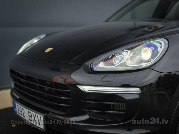 Melns Porsche Cayenne 2017 Kuresāre, ar dzinēja tilpumu 3.00 L un nobraukumu 183 tūkst. km par 28500 €, foto 10 vietnē AUTOMOTO.COM.LV