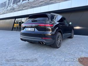 Black Porsche Cayenne 2018 in Tallinn, with an engine capacity of 2.90 L and mileage of 148 thousand km for 45900 €, photo 7 on AUTOMOTO.COM.LV