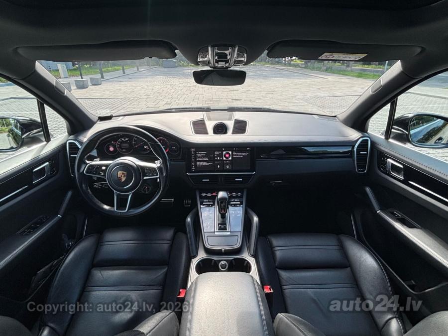 Black Porsche Cayenne 2018 in Tallinn, with an engine capacity of 2.90 L and mileage of 148 thousand km for 45900 €, photo 10 on AUTOMOTO.COM.LV