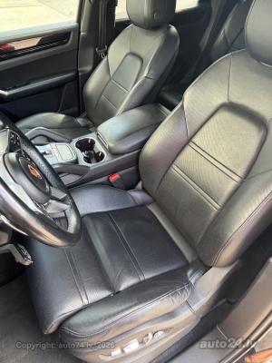 Black Porsche Cayenne 2018 in Tallinn, with an engine capacity of 2.90 L and mileage of 148 thousand km for 45900 €, photo 11 on AUTOMOTO.COM.LV