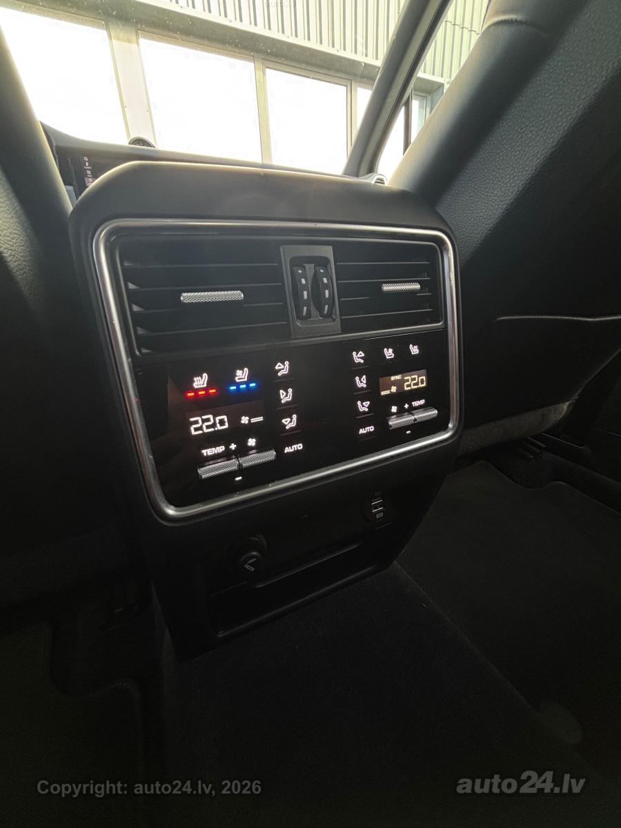 Black Porsche Cayenne 2018 in Tallinn, with an engine capacity of 2.90 L and mileage of 148 thousand km for 45900 €, photo 16 on AUTOMOTO.COM.LV
