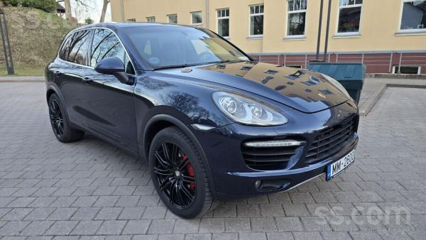 Blue Porsche Cayenne 2012 in Valmiera, with an engine capacity of 4.80 L and mileage of 0 thousand km for 16399 €, photo 2 on AUTOMOTO.COM.LV