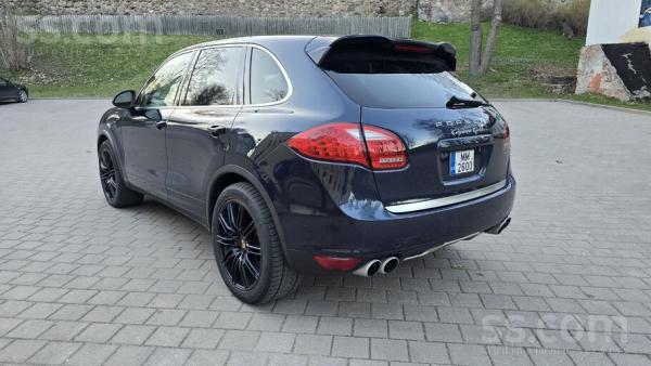 Blue Porsche Cayenne 2012 in Valmiera, with an engine capacity of 4.80 L and mileage of 0 thousand km for 16399 €, photo 5 on AUTOMOTO.COM.LV