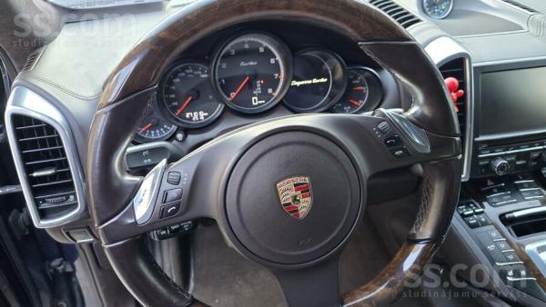 Blue Porsche Cayenne 2012 in Valmiera, with an engine capacity of 4.80 L and mileage of 0 thousand km for 16399 €, photo 8 on AUTOMOTO.COM.LV
