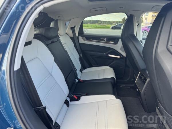 Blue Porsche Cayenne 2026 in Riga, with an engine capacity of 3.00 L and mileage of 13 thousand km for 105000 €, photo 9 on AUTOMOTO.COM.LV