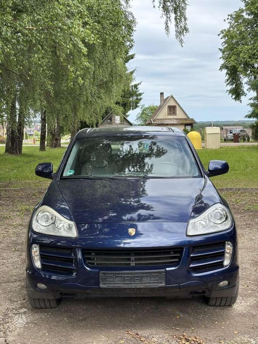 Blue Porsche Cayenne 2009 in Utena, with an engine capacity of 2.97 L and mileage of 266 thousand km for 7750 €, photo 3 on AUTOMOTO.COM.LV