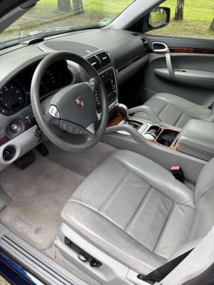 Blue Porsche Cayenne 2009 in Utena, with an engine capacity of 2.97 L and mileage of 266 thousand km for 7750 €, photo 12 on AUTOMOTO.COM.LV