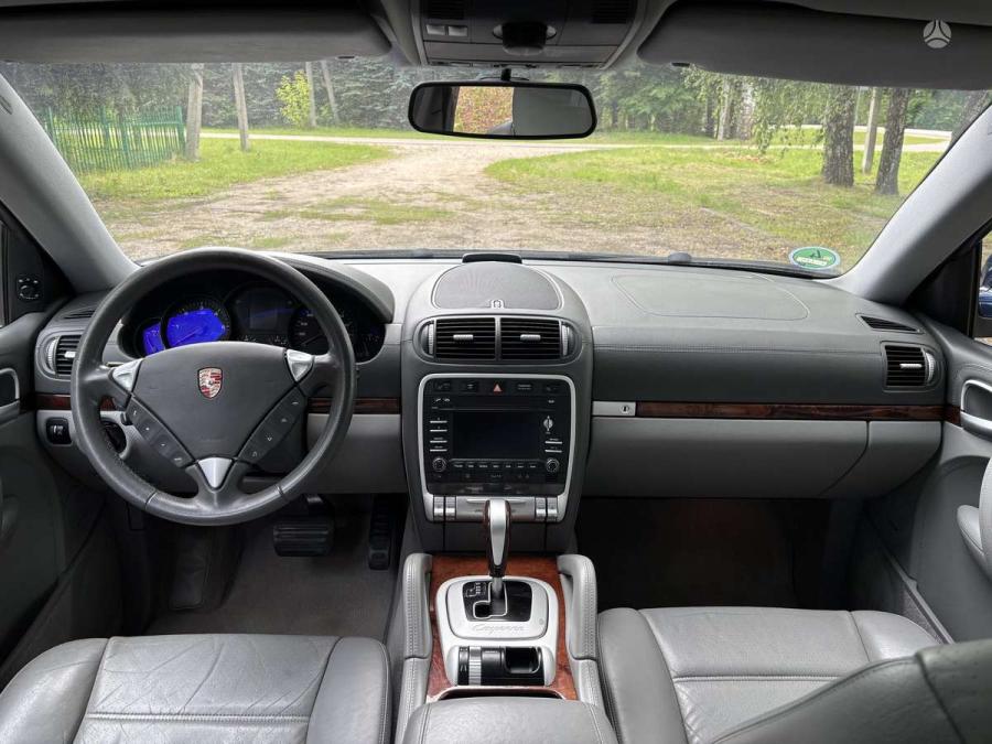 Blue Porsche Cayenne 2009 in Utena, with an engine capacity of 2.97 L and mileage of 266 thousand km for 7750 €, photo 13 on AUTOMOTO.COM.LV