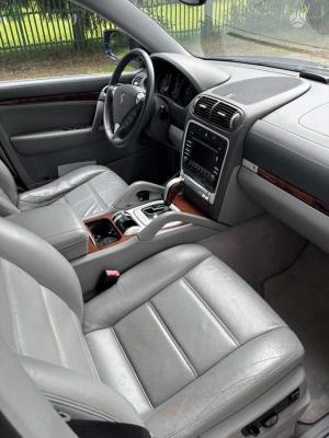 Blue Porsche Cayenne 2009 in Utena, with an engine capacity of 2.97 L and mileage of 266 thousand km for 7750 €, photo 14 on AUTOMOTO.COM.LV