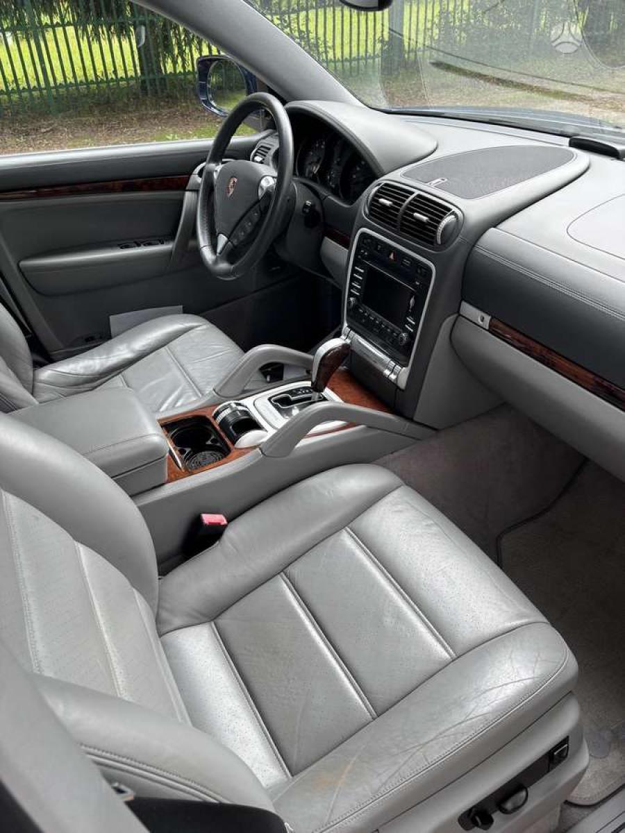 Blue Porsche Cayenne 2009 in Utena, with an engine capacity of 2.97 L and mileage of 266 thousand km for 7750 €, photo 14 on AUTOMOTO.COM.LV