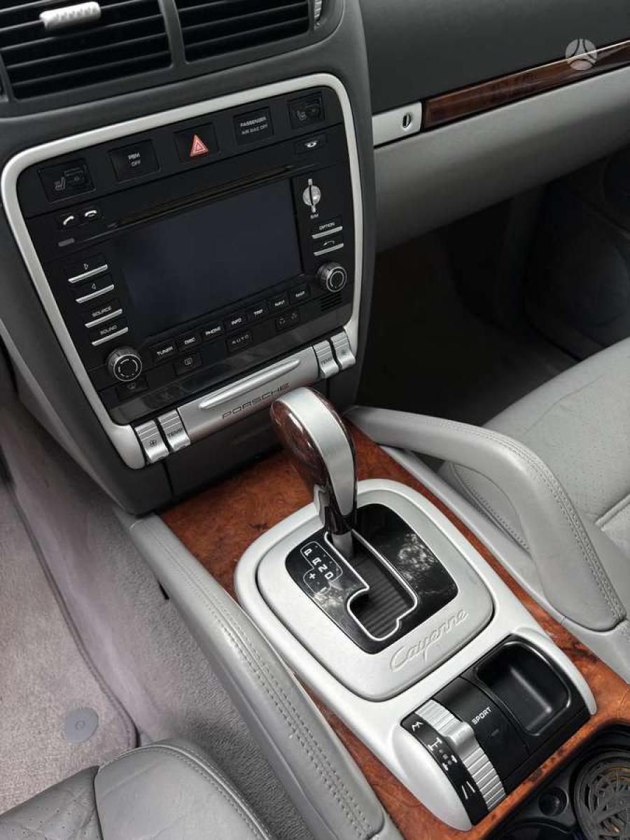 Blue Porsche Cayenne 2009 in Utena, with an engine capacity of 2.97 L and mileage of 266 thousand km for 7750 €, photo 17 on AUTOMOTO.COM.LV