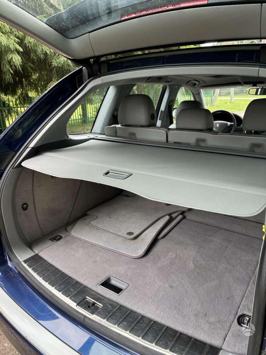 Blue Porsche Cayenne 2009 in Utena, with an engine capacity of 2.97 L and mileage of 266 thousand km for 7750 €, photo 21 on AUTOMOTO.COM.LV