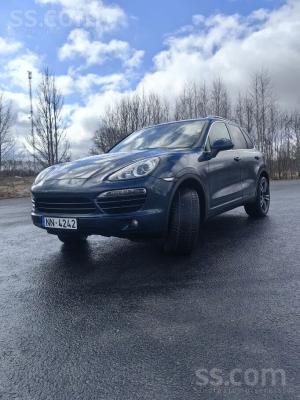 Zils Porsche Cayenne 2010 Rēzekne, ar dzinēja tilpumu 3.00 L un nobraukumu 330 tūkst. km par 14000 €, foto  vietnē AUTOMOTO.COM.LV
