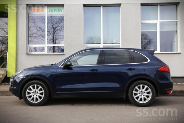 Blue Porsche Cayenne 2011 in Riga, with an engine capacity of 3.60 L and mileage of 191 thousand km for 13995 €, photo 2 on AUTOMOTO.COM.LV