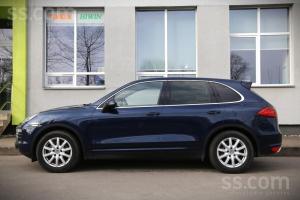 Blue Porsche Cayenne 2011 in Riga, with an engine capacity of 3.60 L and mileage of 191 thousand km for 13995 €, photo 3 on AUTOMOTO.COM.LV
