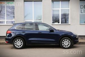 Blue Porsche Cayenne 2011 in Riga, with an engine capacity of 3.60 L and mileage of 191 thousand km for 13995 €, photo 4 on AUTOMOTO.COM.LV