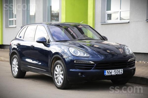 Blue Porsche Cayenne 2011 in Riga, with an engine capacity of 3.60 L and mileage of 191 thousand km for 13995 €, photo 4 on AUTOMOTO.COM.LV