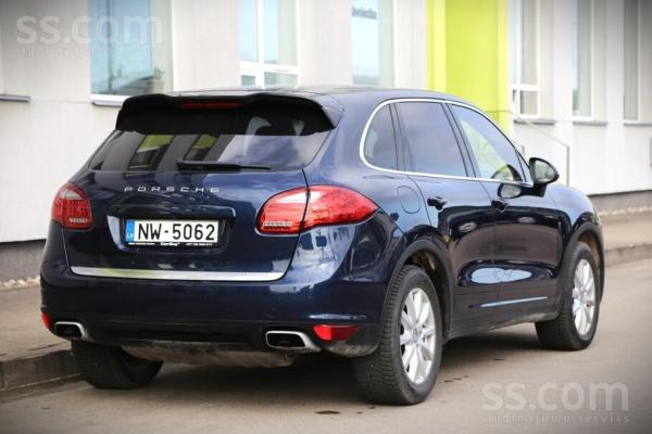 Blue Porsche Cayenne 2011 in Riga, with an engine capacity of 3.60 L and mileage of 191 thousand km for 13995 €, photo 5 on AUTOMOTO.COM.LV
