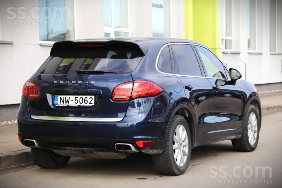 Blue Porsche Cayenne 2011 in Riga, with an engine capacity of 3.60 L and mileage of 191 thousand km for 13995 €, photo 6 on AUTOMOTO.COM.LV