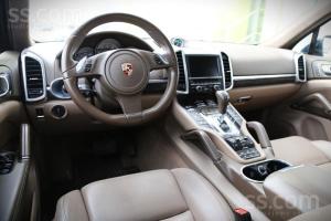 Blue Porsche Cayenne 2011 in Riga, with an engine capacity of 3.60 L and mileage of 191 thousand km for 13995 €, photo 9 on AUTOMOTO.COM.LV