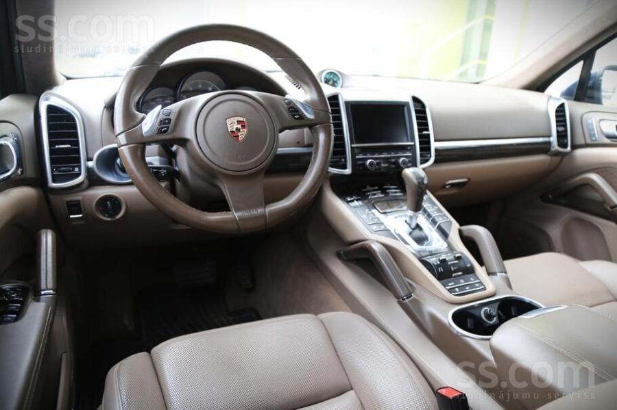 Blue Porsche Cayenne 2011 in Riga, with an engine capacity of 3.60 L and mileage of 191 thousand km for 13995 €, photo 9 on AUTOMOTO.COM.LV